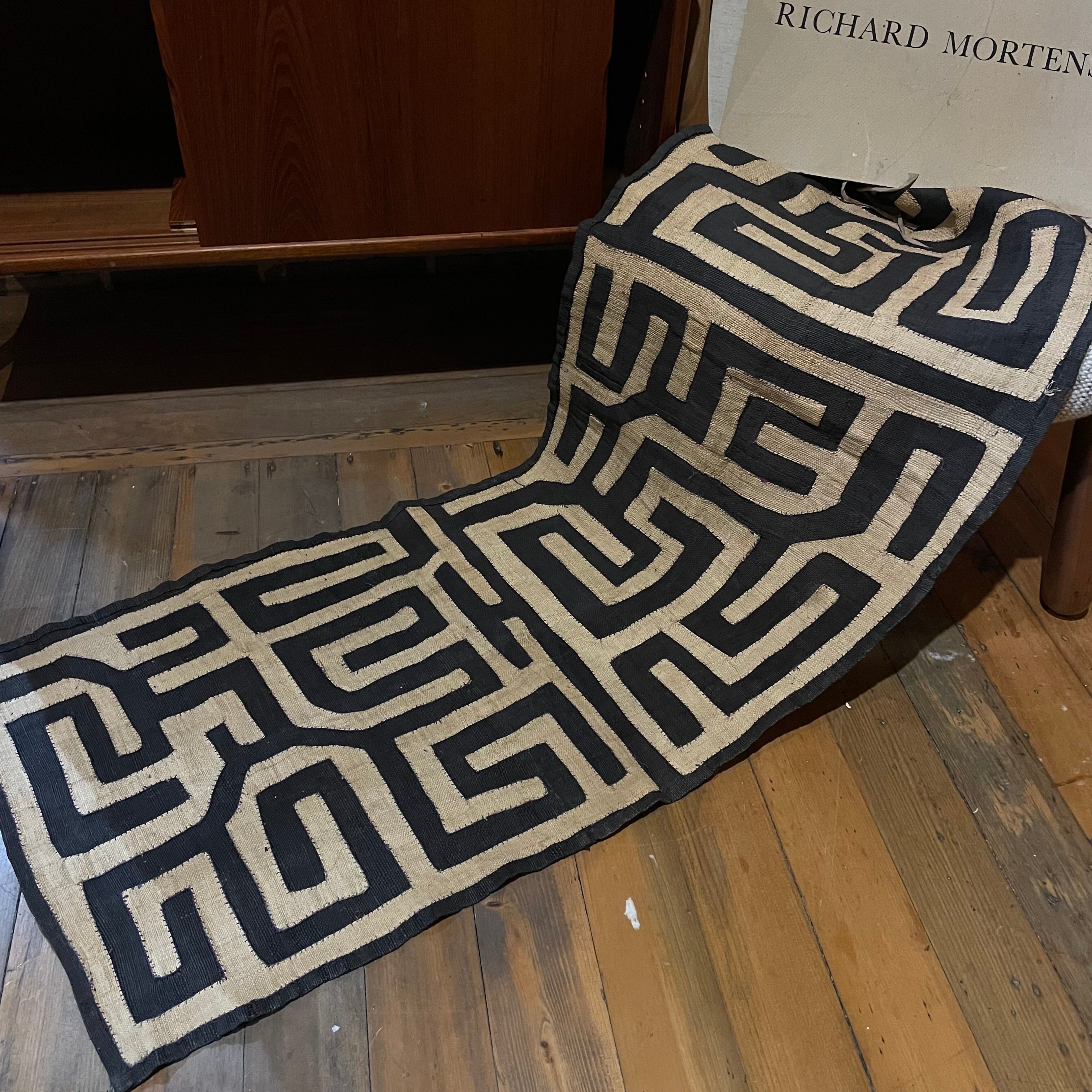 Ceremonial Raffia Runner – Composition
